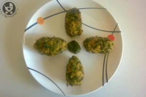 Palak Poha Pakoda Recipe - My Little Moppet
