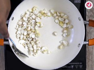 Roasted Phool Makhana Recipe